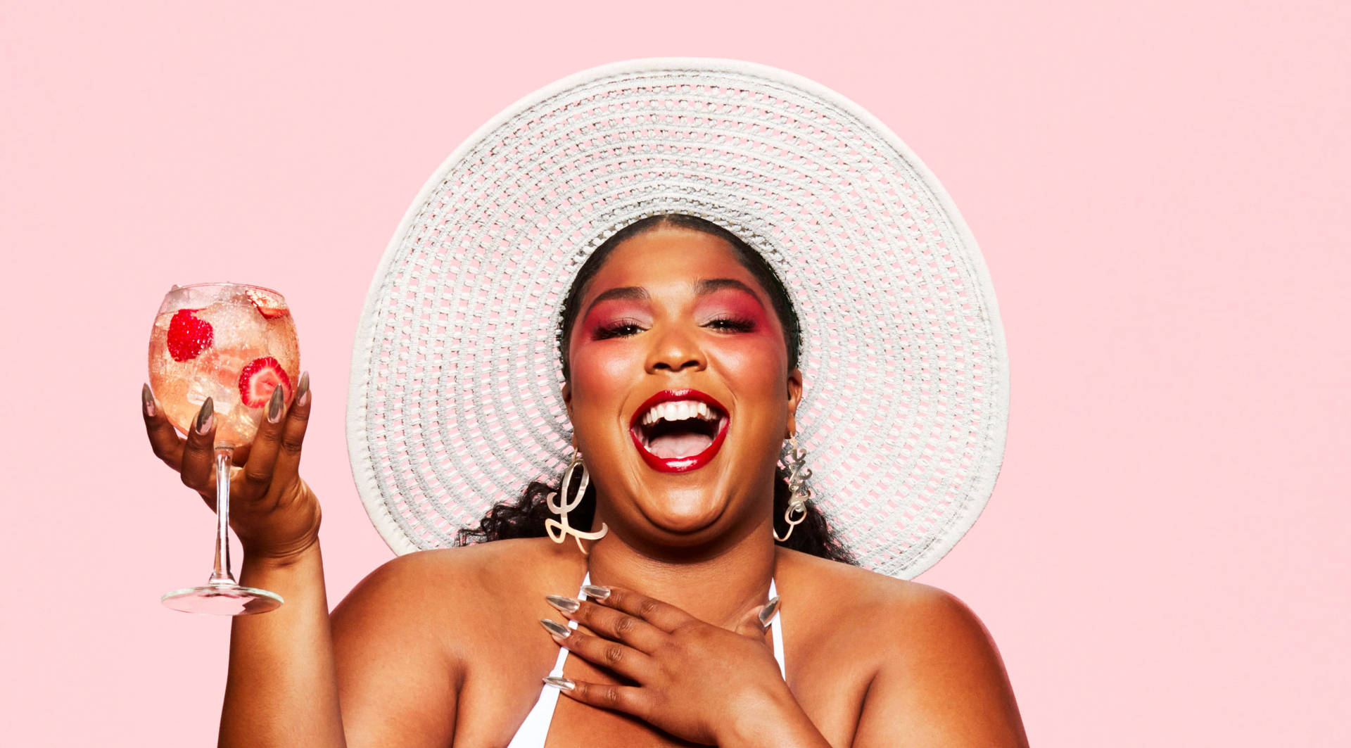 🔥 Free Download Lizzo Shines In Absolut Juice Music Video Wallpaper by ...