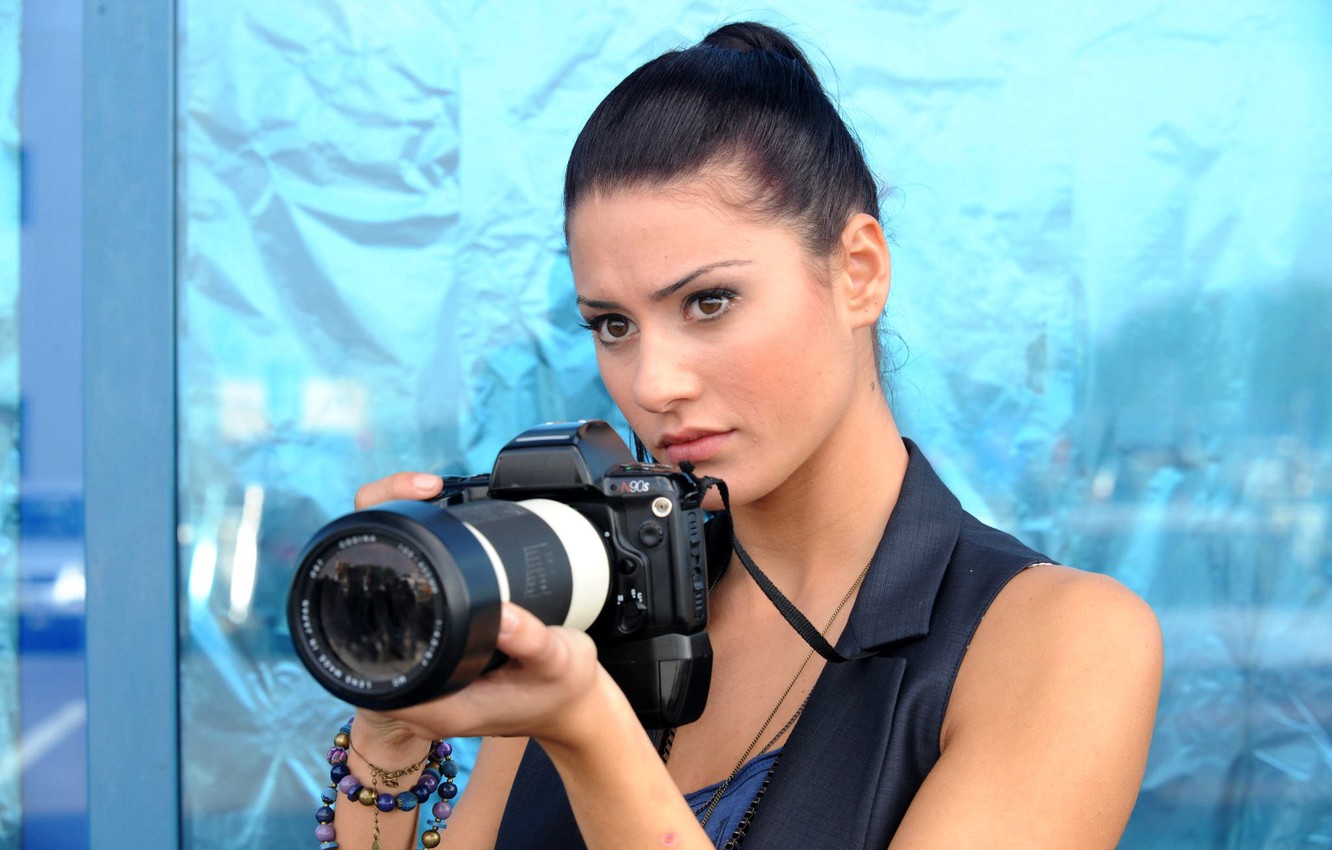 🔥 Free Download Wallpaper Look Decoration Actress The Camera Bracelets ...