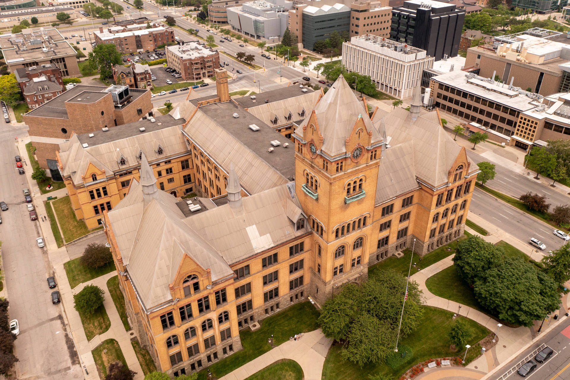 🔥 Free Download Majestic Of Old Main Building At Wayne State University ...
