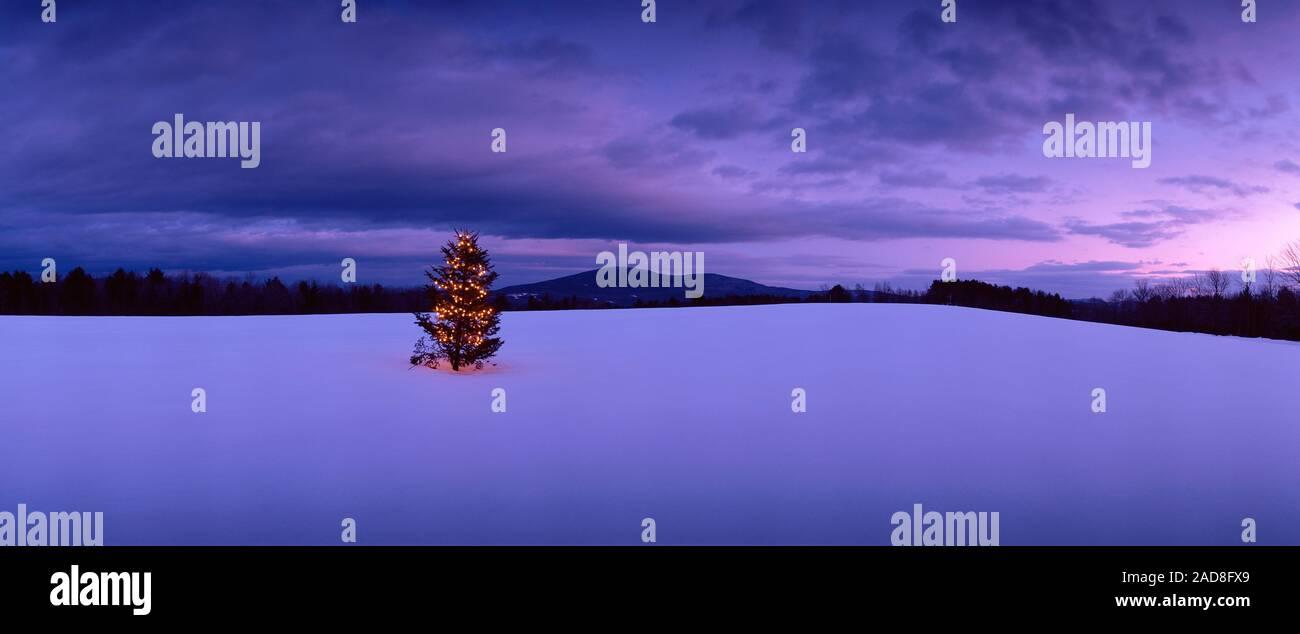 [13+] Triple Monitor Christmas Wallpapers | WallpaperSafari