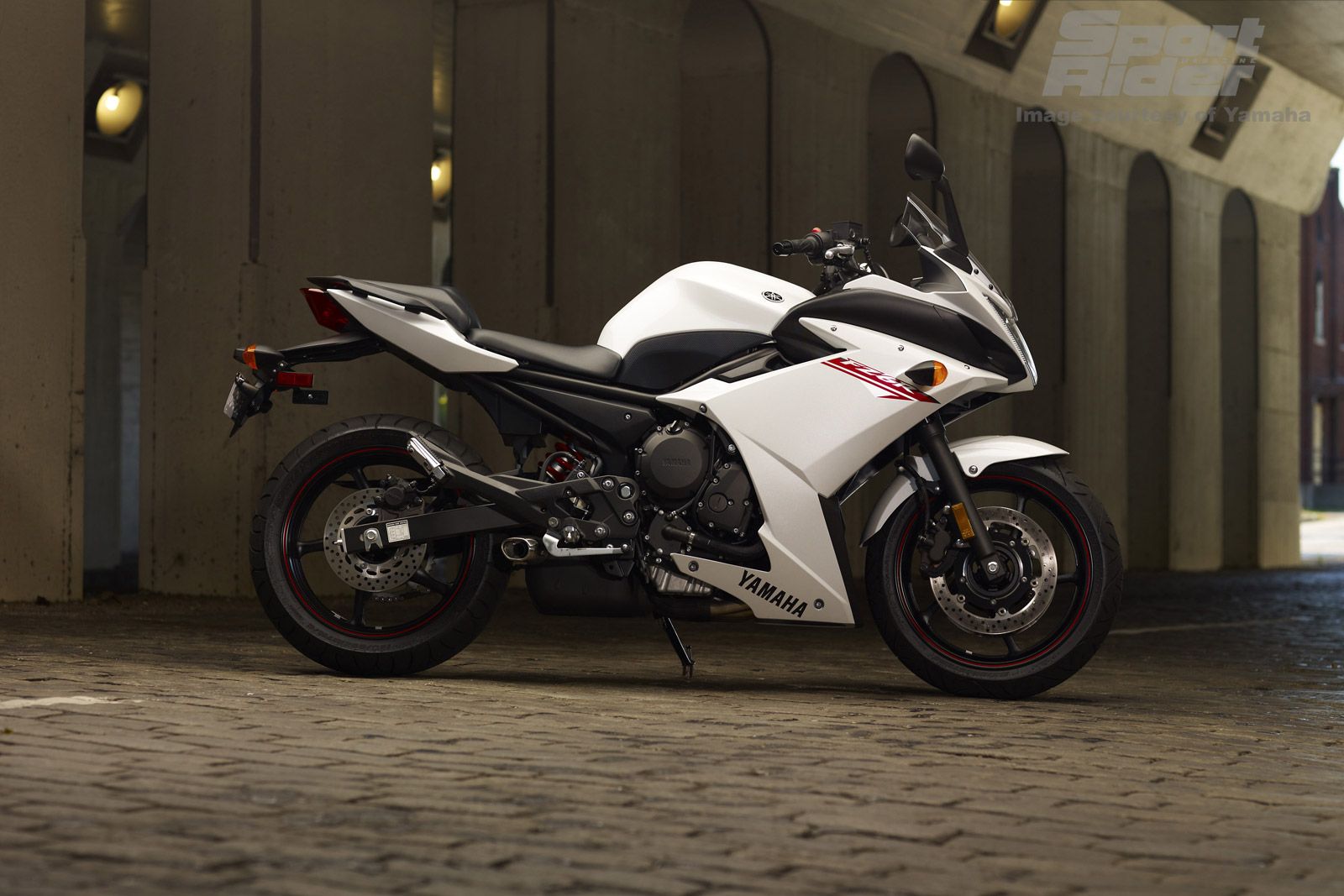 Yamaha Fz6r Motorcycle Wallpapers Hd Wallpapers