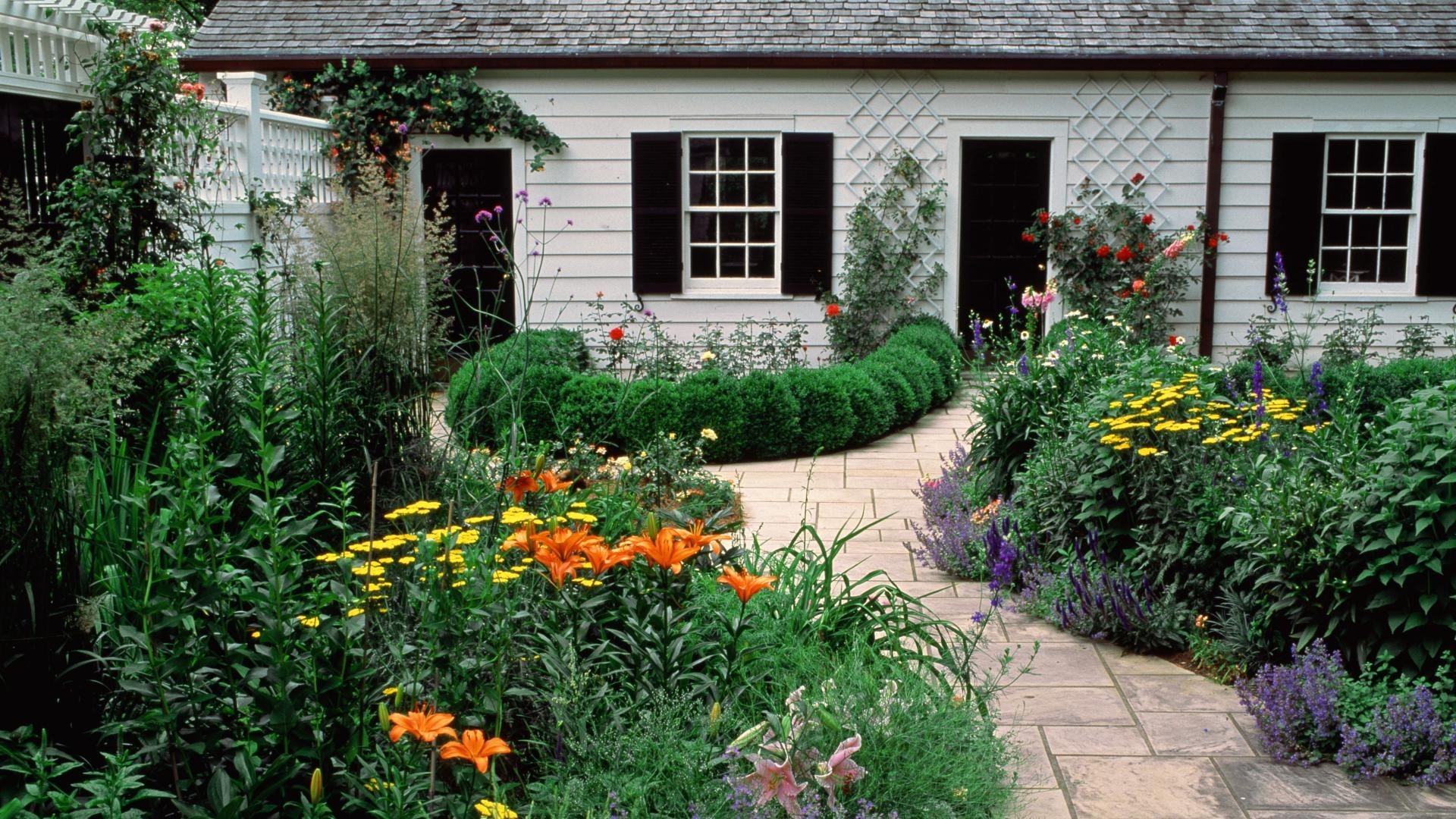 Home Gardens Wallpaper