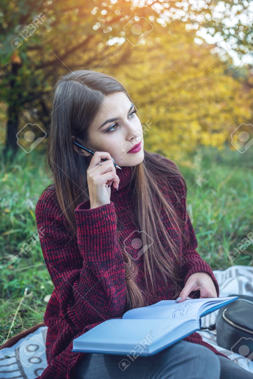 [20+] Women Writer Wallpapers | WallpaperSafari