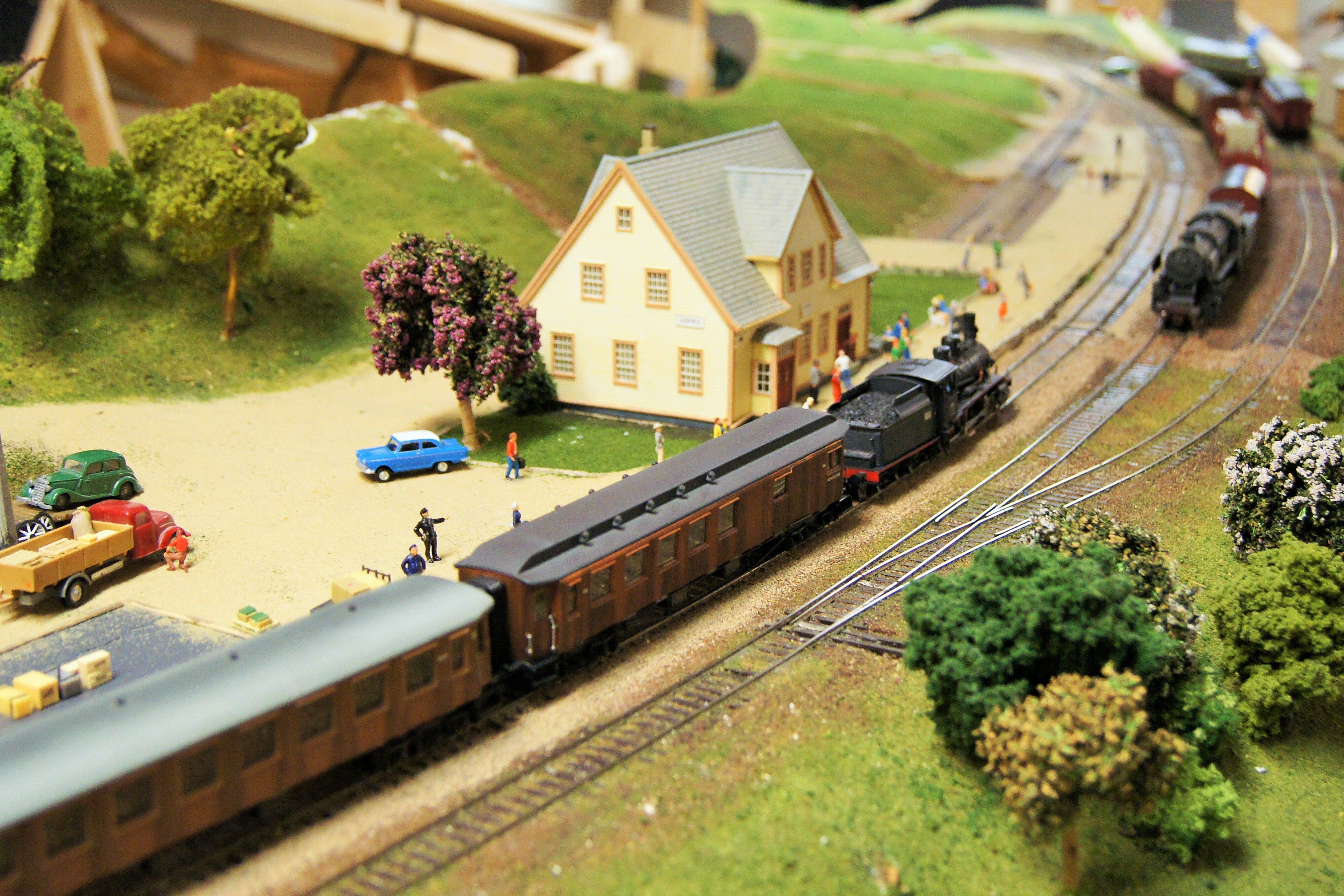 Free Download MODEL TRAIN Train Toy Model Railroad Minature Trains Tracks Wallpaper 4018x2680 