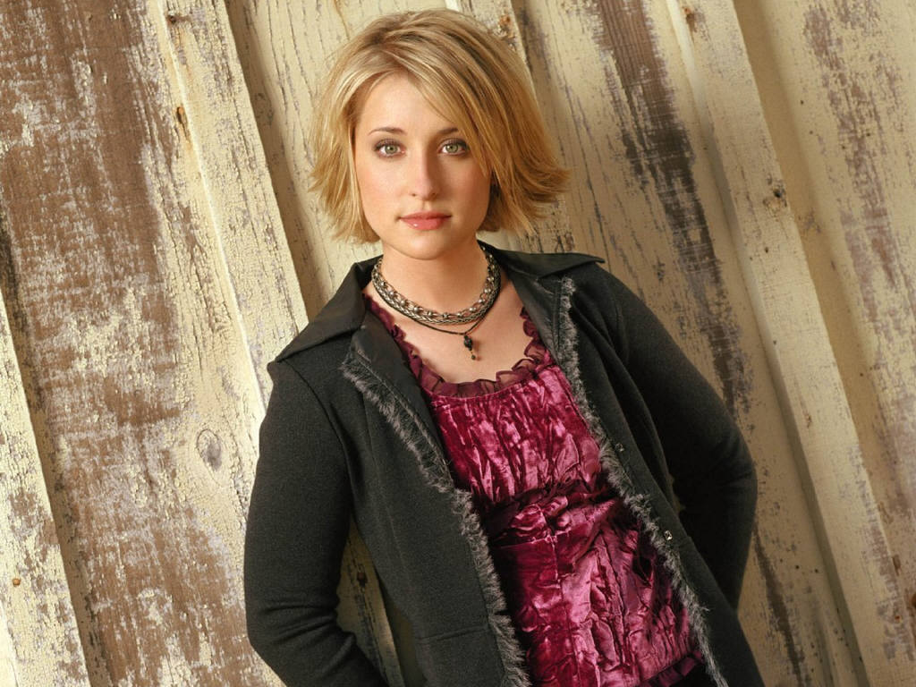 Allison Mack Wallpaper
